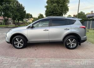 Grey Toyota RAV4 2016 in Riga, with an engine capacity of 2.00 L and mileage of 258 thousand km for 12900 €, photo 8 on AUTOMOTO.COM.LV