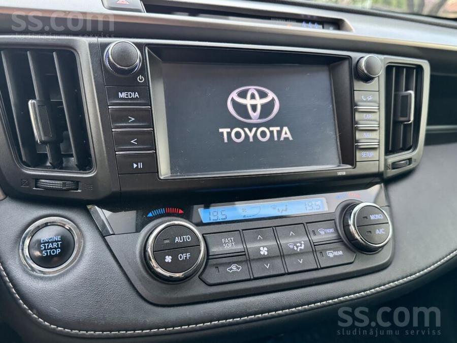 Grey Toyota RAV4 2016 in Riga, with an engine capacity of 2.00 L and mileage of 258 thousand km for 12900 €, photo 12 on AUTOMOTO.COM.LV