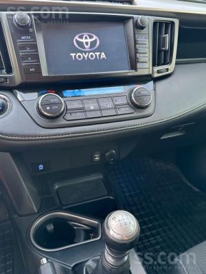 Grey Toyota RAV4 2016 in Riga, with an engine capacity of 2.00 L and mileage of 258 thousand km for 12900 €, photo 13 on AUTOMOTO.COM.LV