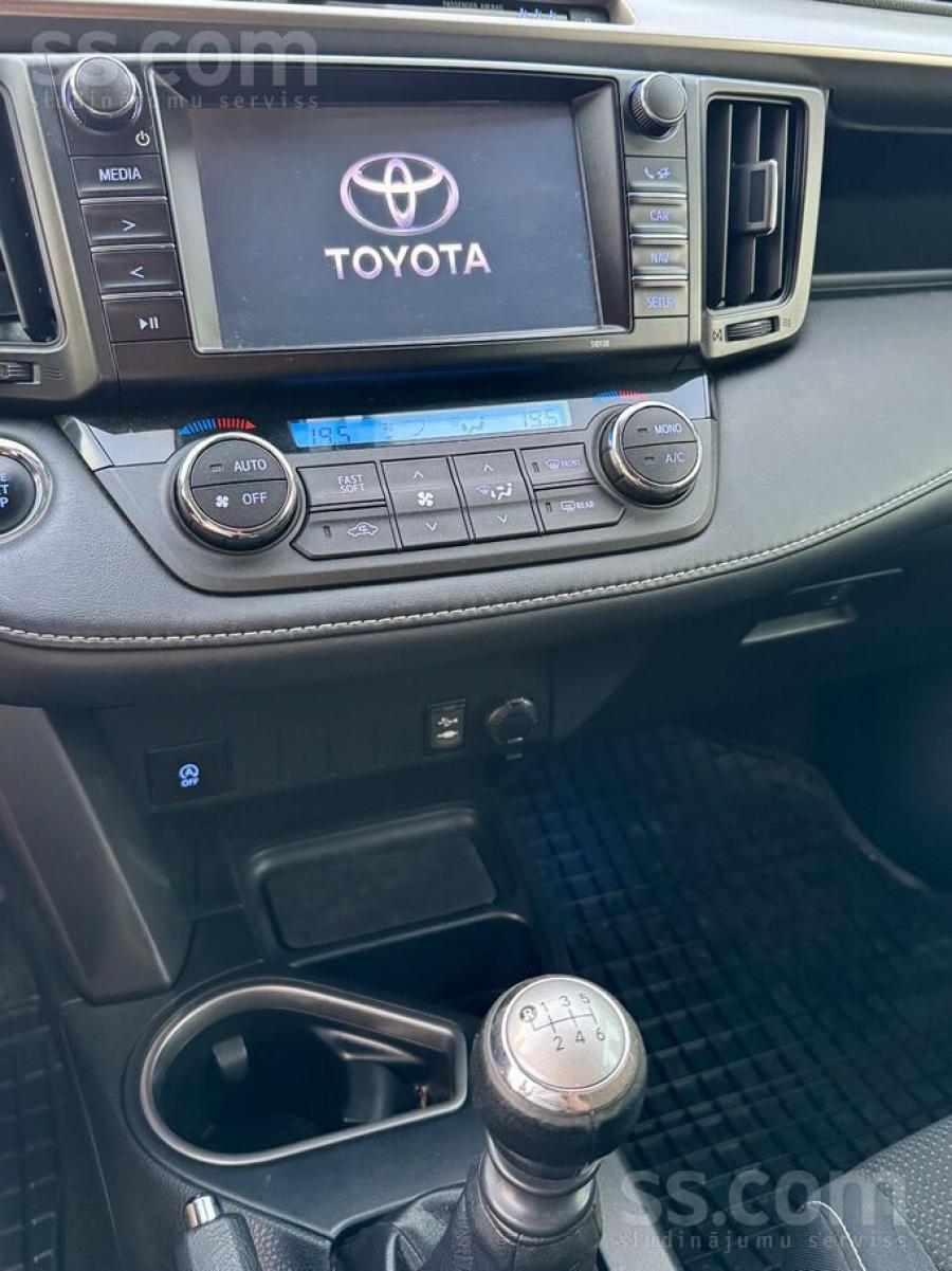 Grey Toyota RAV4 2016 in Riga, with an engine capacity of 2.00 L and mileage of 258 thousand km for 12900 €, photo 13 on AUTOMOTO.COM.LV