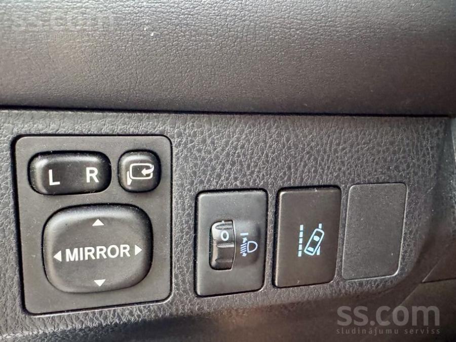 Grey Toyota RAV4 2016 in Riga, with an engine capacity of 2.00 L and mileage of 258 thousand km for 12900 €, photo 14 on AUTOMOTO.COM.LV