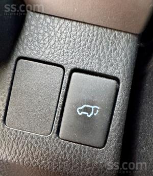 Grey Toyota RAV4 2016 in Riga, with an engine capacity of 2.00 L and mileage of 258 thousand km for 12900 €, photo 15 on AUTOMOTO.COM.LV