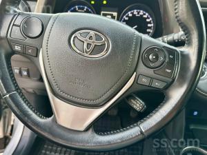 Grey Toyota RAV4 2016 in Riga, with an engine capacity of 2.00 L and mileage of 258 thousand km for 12900 €, photo 16 on AUTOMOTO.COM.LV