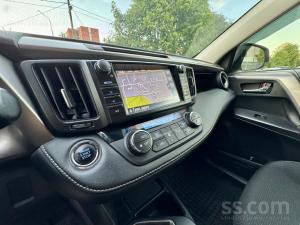 Grey Toyota RAV4 2016 in Riga, with an engine capacity of 2.00 L and mileage of 258 thousand km for 12900 €, photo 17 on AUTOMOTO.COM.LV
