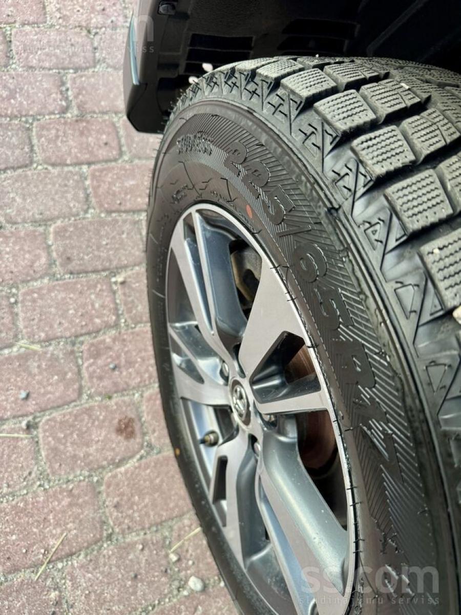 Grey Toyota RAV4 2016 in Riga, with an engine capacity of 2.00 L and mileage of 258 thousand km for 12900 €, photo 18 on AUTOMOTO.COM.LV