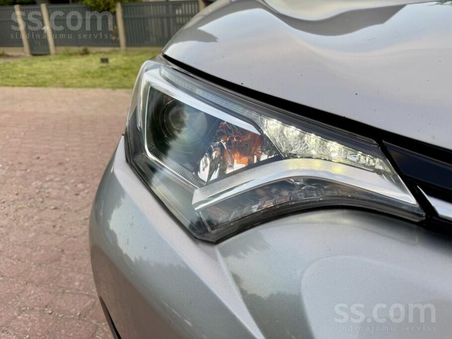 Grey Toyota RAV4 2016 in Riga, with an engine capacity of 2.00 L and mileage of 258 thousand km for 12900 €, photo 20 on AUTOMOTO.COM.LV