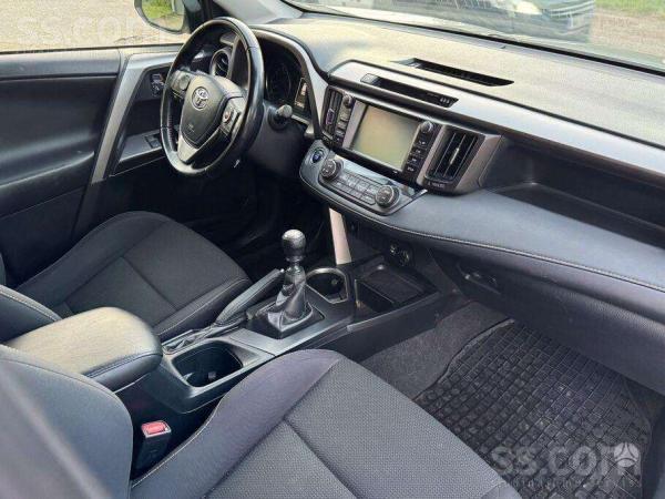 Grey Toyota RAV4 2016 in Riga, with an engine capacity of 2.00 L and mileage of 250 thousand km for 11900 €, photo 5 on AUTOMOTO.COM.LV