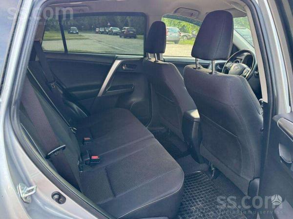 Grey Toyota RAV4 2016 in Riga, with an engine capacity of 2.00 L and mileage of 250 thousand km for 11900 €, photo 6 on AUTOMOTO.COM.LV