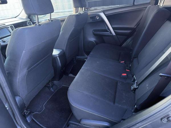 Pelēks Toyota RAV4 2016 Jonava, ar dzinēja tilpumu 2.00 L un nobraukumu 295 tūkst. km par 10790 €, foto 8 vietnē AUTOMOTO.COM.LV