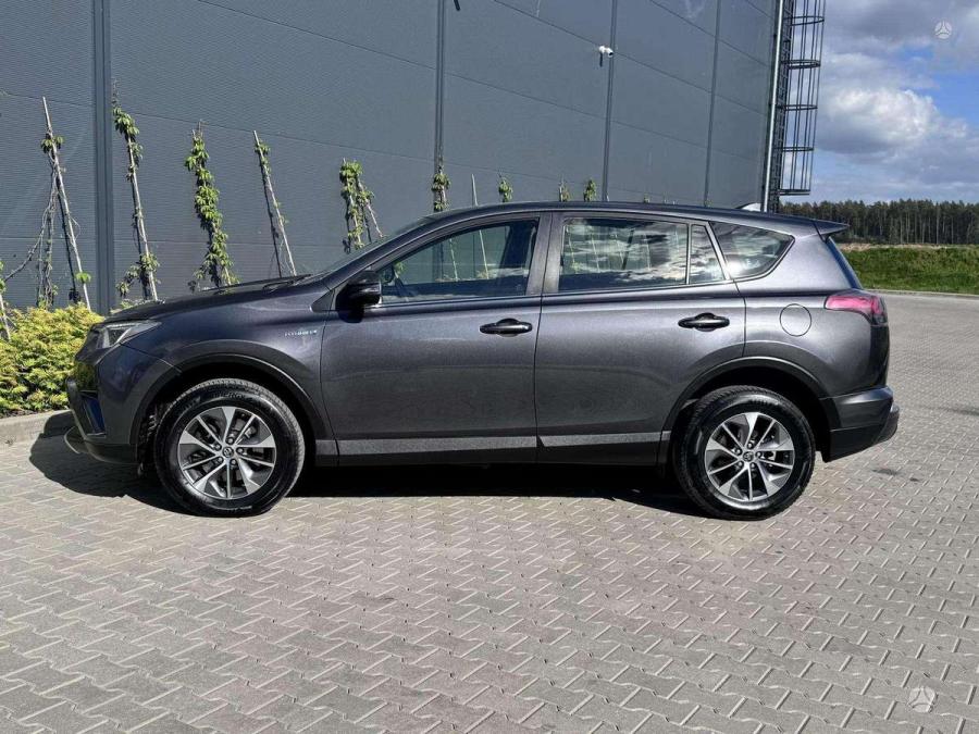 Grey Toyota RAV4 2016 in Vilnius, with an engine capacity of 2.49 L and mileage of 199 thousand km for 16350 €, photo 8 on AUTOMOTO.COM.LV