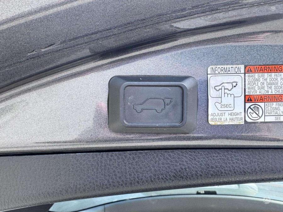 Grey Toyota RAV4 2016 in Vilnius, with an engine capacity of 2.49 L and mileage of 199 thousand km for 16350 €, photo 17 on AUTOMOTO.COM.LV