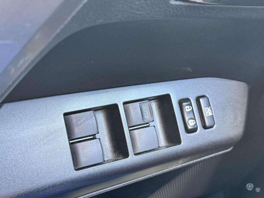 Grey Toyota RAV4 2016 in Vilnius, with an engine capacity of 2.49 L and mileage of 199 thousand km for 16350 €, photo 24 on AUTOMOTO.COM.LV
