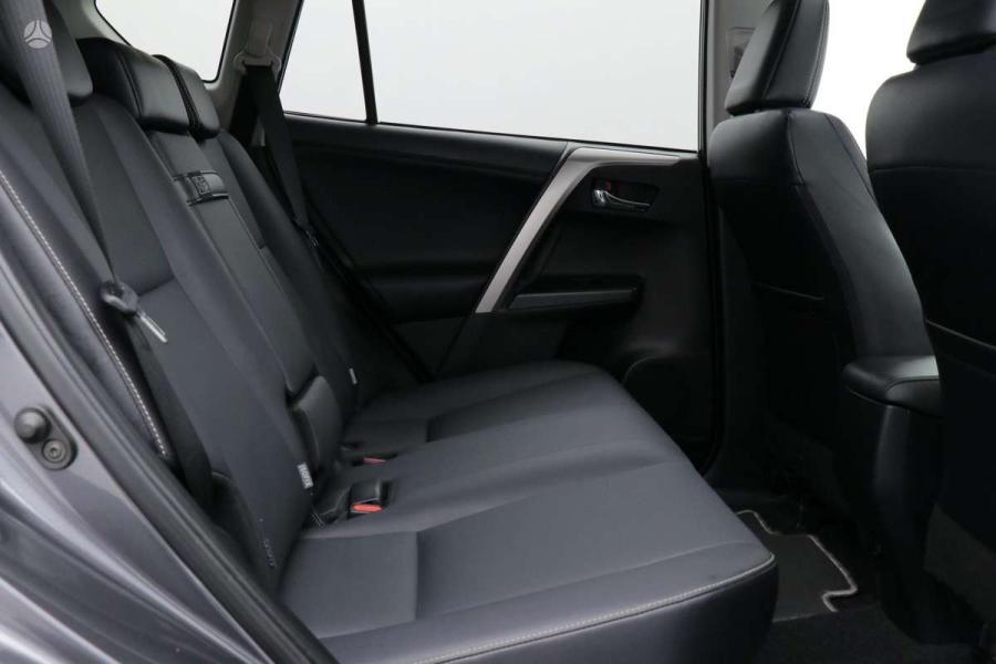 Pelēks Toyota RAV4 2016 Viļņa, ar dzinēja tilpumu 2.49 L un nobraukumu 105 tūkst. km par 20900 €, foto 11 vietnē AUTOMOTO.COM.LV