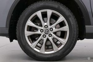 Pelēks Toyota RAV4 2016 Viļņa, ar dzinēja tilpumu 2.49 L un nobraukumu 105 tūkst. km par 20900 €, foto 17 vietnē AUTOMOTO.COM.LV