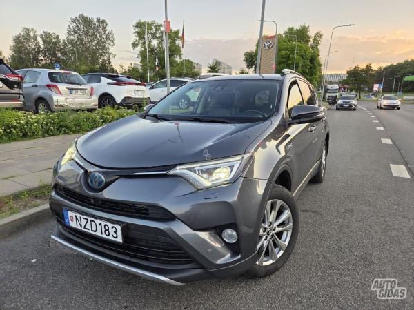 Grey Toyota RAV4 2016 in Vilnius, with an engine capacity of 2.50 L and mileage of 299 thousand km for 16500 €, photo 1 on AUTOMOTO.COM.LV