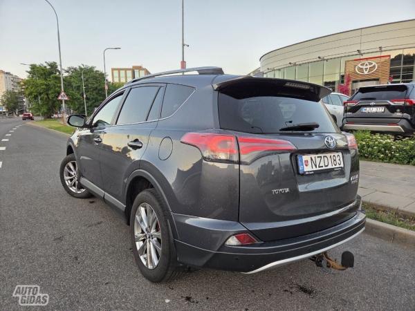 Grey Toyota RAV4 2016 in Vilnius, with an engine capacity of 2.50 L and mileage of 299 thousand km for 16500 €, photo 3 on AUTOMOTO.COM.LV