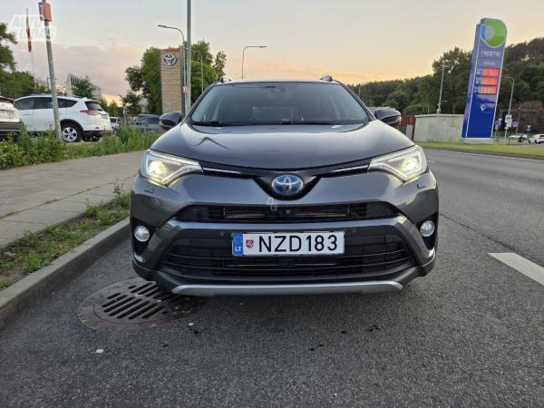 Grey Toyota RAV4 2016 in Vilnius, with an engine capacity of 2.50 L and mileage of 299 thousand km for 16500 €, photo 5 on AUTOMOTO.COM.LV