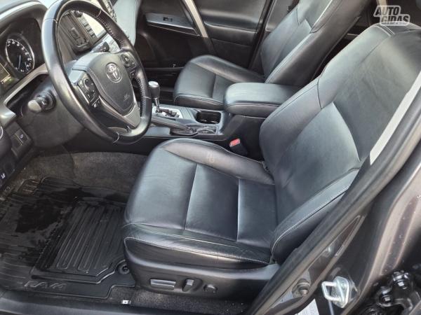 Grey Toyota RAV4 2016 in Vilnius, with an engine capacity of 2.50 L and mileage of 299 thousand km for 16500 €, photo 8 on AUTOMOTO.COM.LV