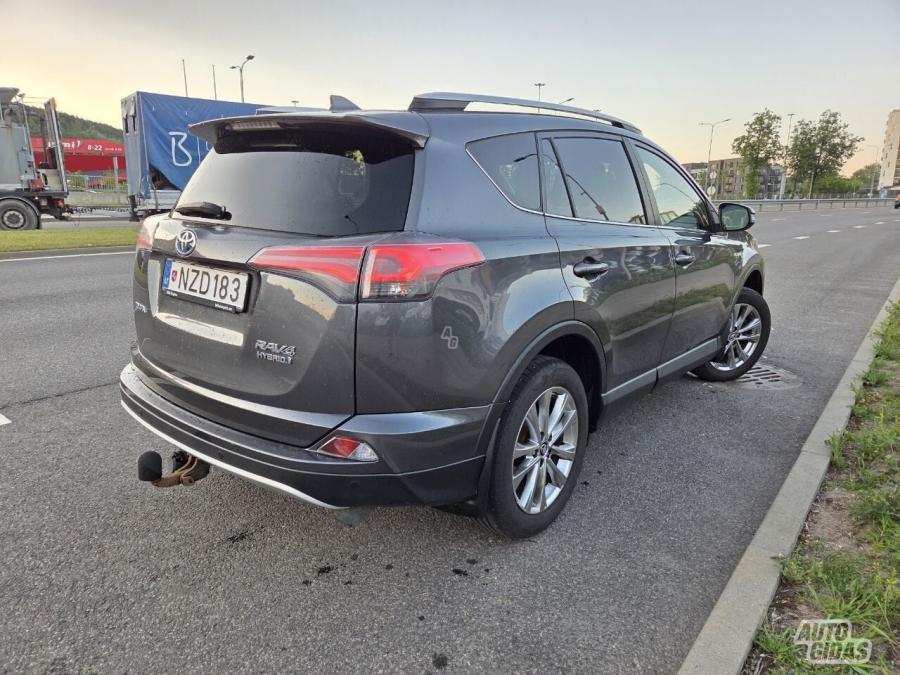 Pelēks Toyota RAV4 2016 Viļņa, ar dzinēja tilpumu 2.50 L un nobraukumu 299 tūkst. km par 16500 €, foto 5 vietnē AUTOMOTO.COM.LV