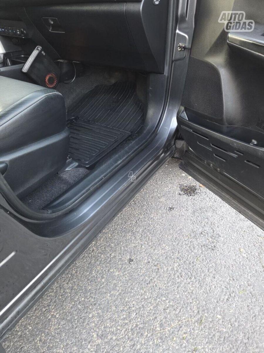 Pelēks Toyota RAV4 2016 Viļņa, ar dzinēja tilpumu 2.50 L un nobraukumu 299 tūkst. km par 16500 €, foto 14 vietnē AUTOMOTO.COM.LV