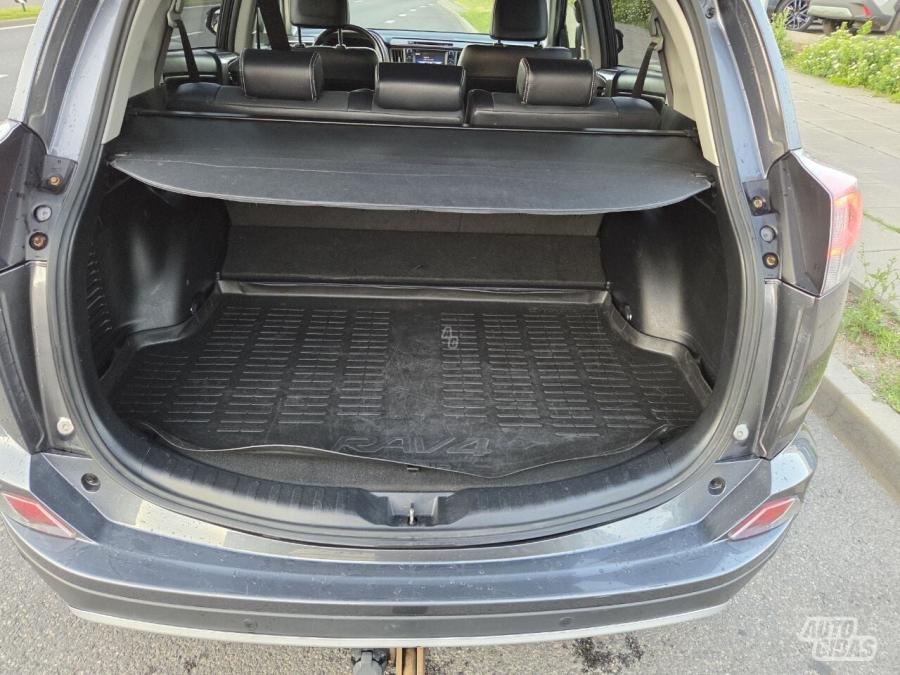 Pelēks Toyota RAV4 2016 Viļņa, ar dzinēja tilpumu 2.50 L un nobraukumu 299 tūkst. km par 16500 €, foto 16 vietnē AUTOMOTO.COM.LV