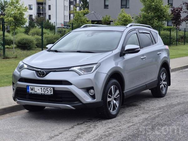 Grey Toyota RAV4 2016 in Riga, with an engine capacity of 2.00 L and mileage of 250 thousand km for 11200 €, photo 1 on AUTOMOTO.COM.LV