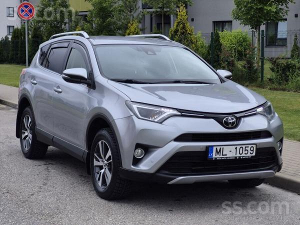 Grey Toyota RAV4 2016 in Riga, with an engine capacity of 2.00 L and mileage of 250 thousand km for 11200 €, photo 4 on AUTOMOTO.COM.LV