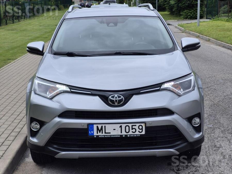 Pelēks Toyota RAV4 2016 Rīga, ar dzinēja tilpumu 2.00 L un nobraukumu 250 tūkst. km par 11200 €, foto 3 vietnē AUTOMOTO.COM.LV