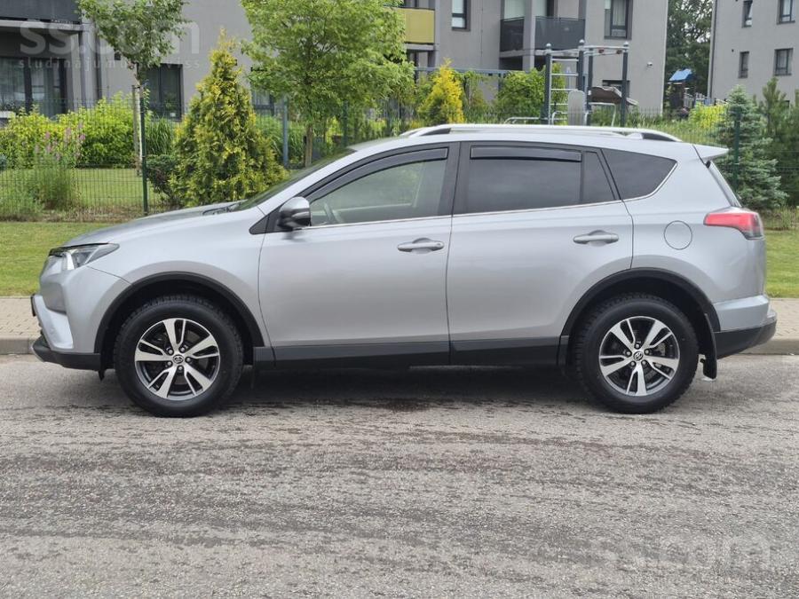 Pelēks Toyota RAV4 2016 Rīga, ar dzinēja tilpumu 2.00 L un nobraukumu 250 tūkst. km par 11200 €, foto 4 vietnē AUTOMOTO.COM.LV