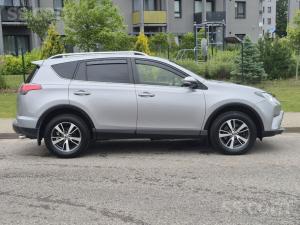 Pelēks Toyota RAV4 2016 Rīga, ar dzinēja tilpumu 2.00 L un nobraukumu 250 tūkst. km par 11200 €, foto 9 vietnē AUTOMOTO.COM.LV