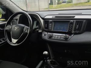 Pelēks Toyota RAV4 2016 Rīga, ar dzinēja tilpumu 2.00 L un nobraukumu 250 tūkst. km par 11200 €, foto 11 vietnē AUTOMOTO.COM.LV
