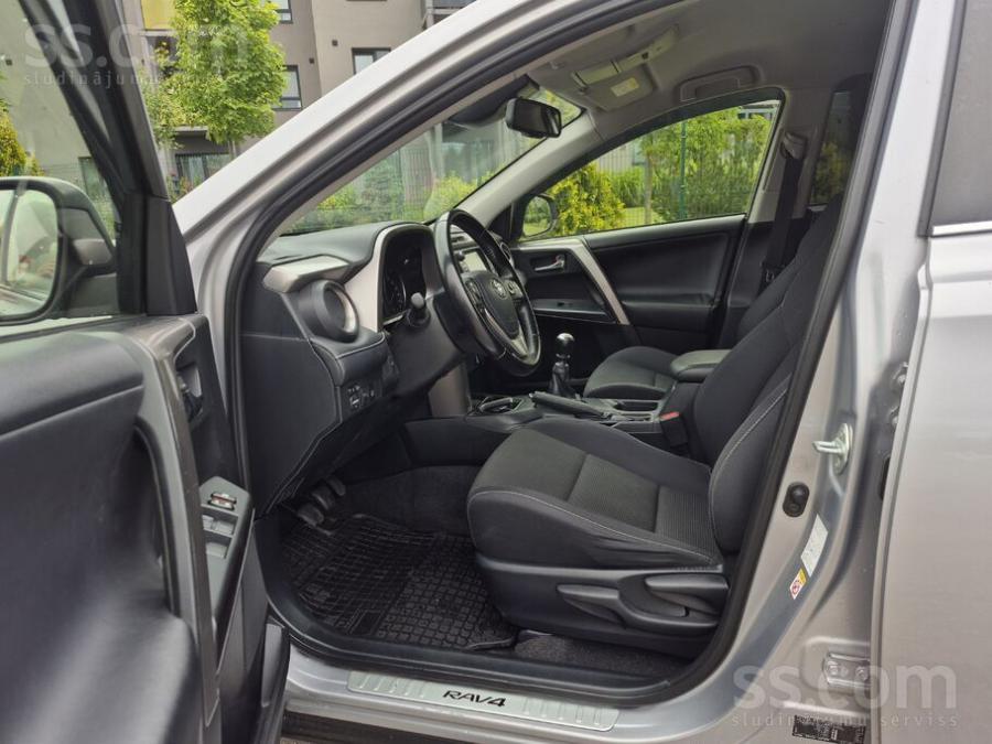 Pelēks Toyota RAV4 2016 Rīga, ar dzinēja tilpumu 2.00 L un nobraukumu 250 tūkst. km par 11200 €, foto 14 vietnē AUTOMOTO.COM.LV