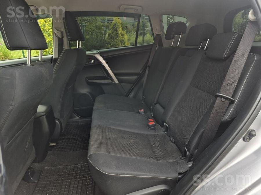Pelēks Toyota RAV4 2016 Rīga, ar dzinēja tilpumu 2.00 L un nobraukumu 250 tūkst. km par 11200 €, foto 15 vietnē AUTOMOTO.COM.LV