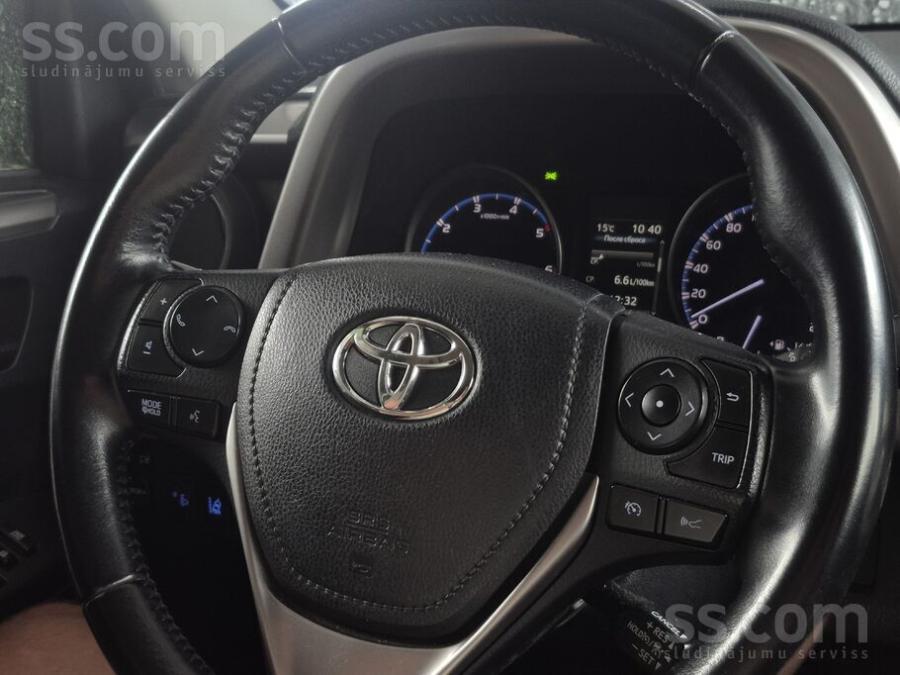 Pelēks Toyota RAV4 2016 Rīga, ar dzinēja tilpumu 2.00 L un nobraukumu 250 tūkst. km par 11200 €, foto 18 vietnē AUTOMOTO.COM.LV