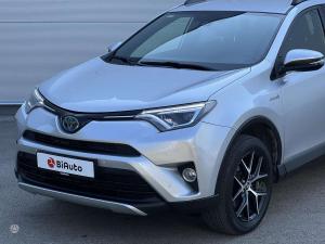 Grey Toyota RAV4 2016 in Utena, with an engine capacity of 2.49 L and mileage of 180 thousand km for 16750 €, photo 6 on AUTOMOTO.COM.LV