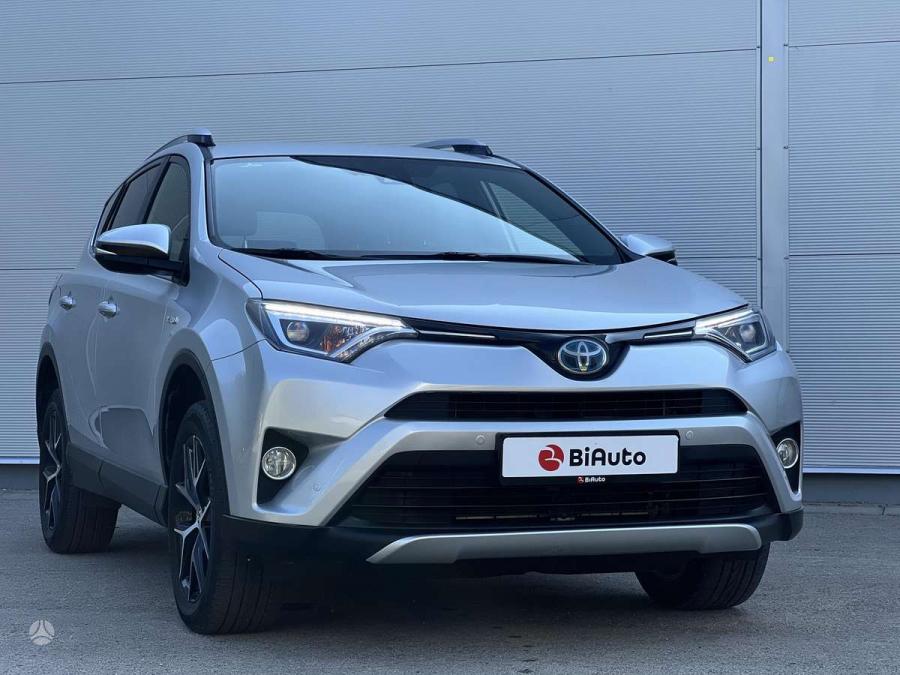 Grey Toyota RAV4 2016 in Utena, with an engine capacity of 2.49 L and mileage of 180 thousand km for 16750 €, photo 10 on AUTOMOTO.COM.LV