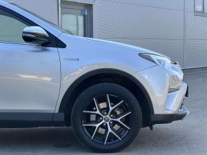 Grey Toyota RAV4 2016 in Utena, with an engine capacity of 2.49 L and mileage of 180 thousand km for 16750 €, photo 15 on AUTOMOTO.COM.LV
