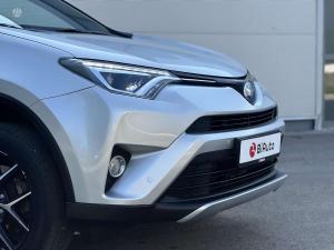 Grey Toyota RAV4 2016 in Utena, with an engine capacity of 2.49 L and mileage of 180 thousand km for 16750 €, photo 16 on AUTOMOTO.COM.LV