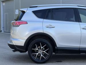 Grey Toyota RAV4 2016 in Utena, with an engine capacity of 2.49 L and mileage of 180 thousand km for 16750 €, photo 22 on AUTOMOTO.COM.LV