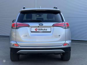 Grey Toyota RAV4 2016 in Utena, with an engine capacity of 2.49 L and mileage of 180 thousand km for 16750 €, photo 26 on AUTOMOTO.COM.LV
