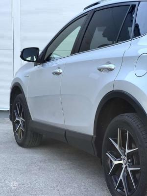 Grey Toyota RAV4 2016 in Utena, with an engine capacity of 2.49 L and mileage of 180 thousand km for 16750 €, photo 29 on AUTOMOTO.COM.LV