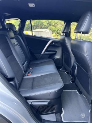 Grey Toyota RAV4 2016 in Utena, with an engine capacity of 2.49 L and mileage of 180 thousand km for 16750 €, photo 31 on AUTOMOTO.COM.LV