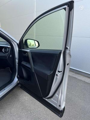 Grey Toyota RAV4 2016 in Utena, with an engine capacity of 2.49 L and mileage of 180 thousand km for 16750 €, photo 34 on AUTOMOTO.COM.LV