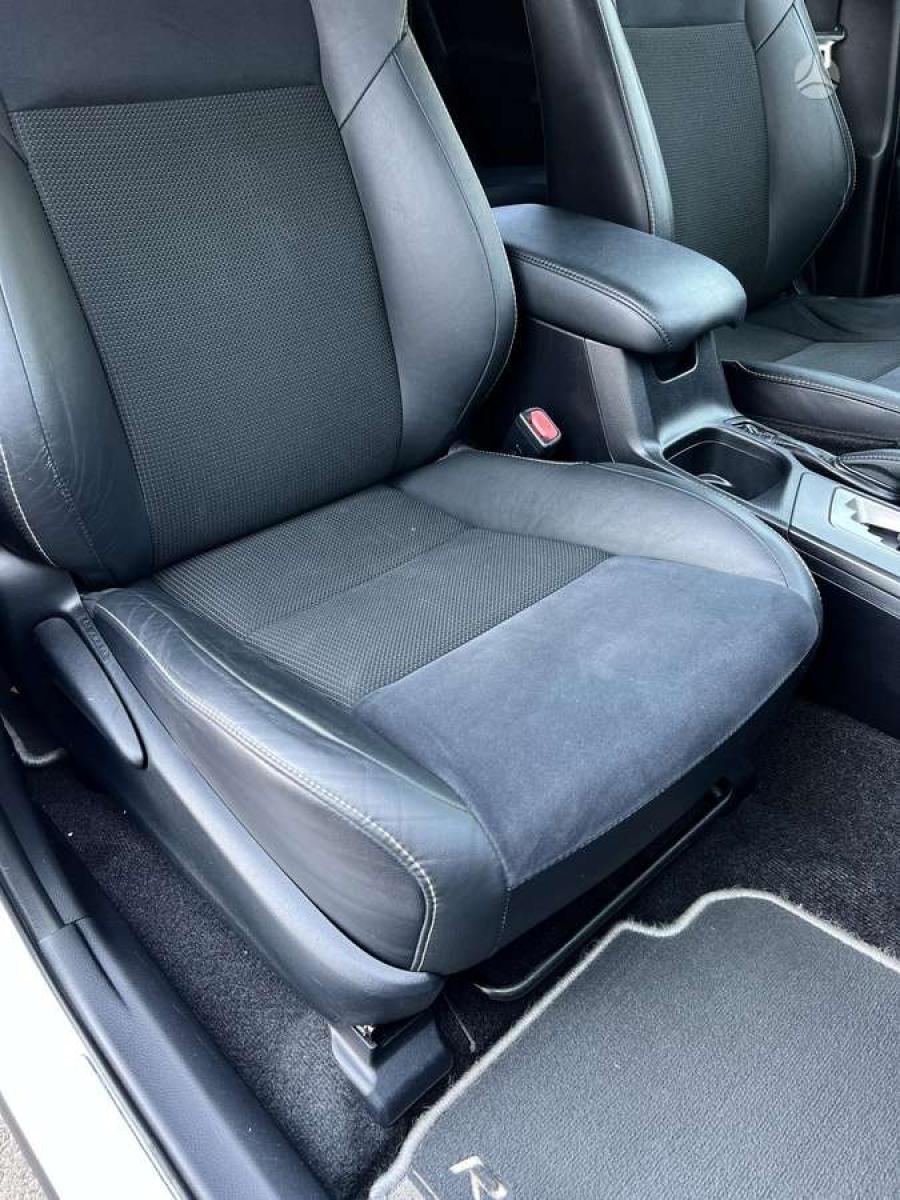 Grey Toyota RAV4 2016 in Utena, with an engine capacity of 2.49 L and mileage of 180 thousand km for 16750 €, photo 40 on AUTOMOTO.COM.LV