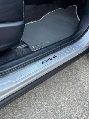 Grey Toyota RAV4 2016 in Utena, with an engine capacity of 2.49 L and mileage of 180 thousand km for 16750 €, photo 41 on AUTOMOTO.COM.LV