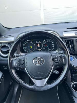 Grey Toyota RAV4 2016 in Utena, with an engine capacity of 2.49 L and mileage of 180 thousand km for 16750 €, photo 45 on AUTOMOTO.COM.LV