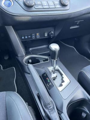 Grey Toyota RAV4 2016 in Utena, with an engine capacity of 2.49 L and mileage of 180 thousand km for 16750 €, photo 46 on AUTOMOTO.COM.LV