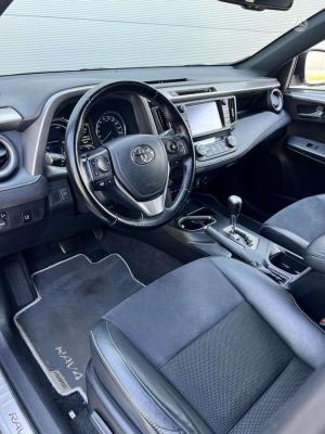 Grey Toyota RAV4 2016 in Utena, with an engine capacity of 2.49 L and mileage of 180 thousand km for 16750 €, photo 48 on AUTOMOTO.COM.LV