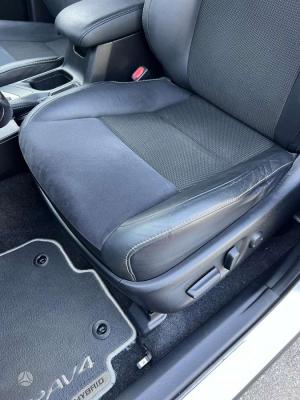 Grey Toyota RAV4 2016 in Utena, with an engine capacity of 2.49 L and mileage of 180 thousand km for 16750 €, photo 50 on AUTOMOTO.COM.LV