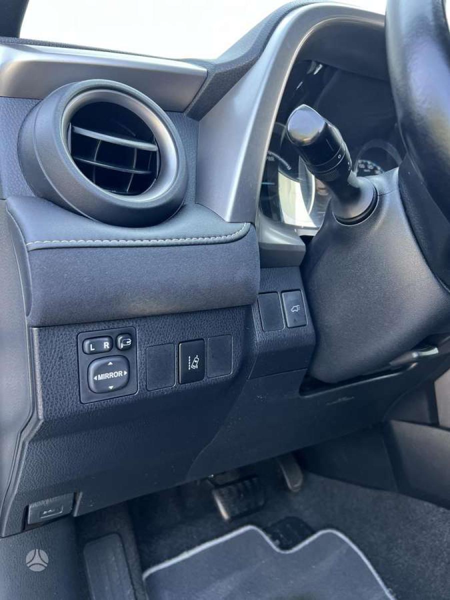 Grey Toyota RAV4 2016 in Utena, with an engine capacity of 2.49 L and mileage of 180 thousand km for 16750 €, photo 52 on AUTOMOTO.COM.LV